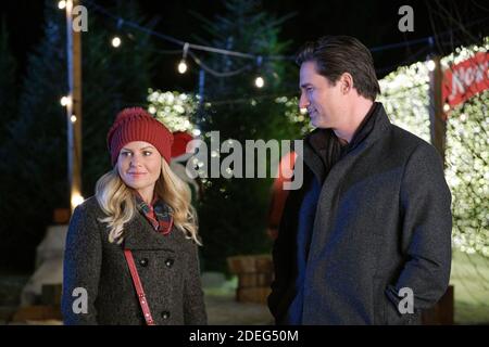 IF I ONLY HAD CHRISTMAS, from left: Warren Christie, Candace Cameron ...
