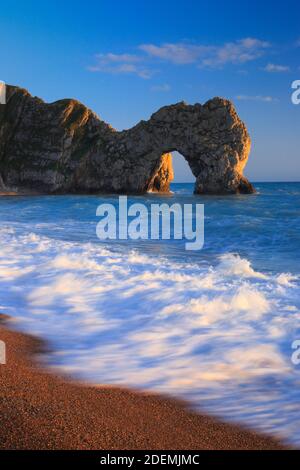 The natural rock bridge Durdle Door and beach of the UNESCO World ...