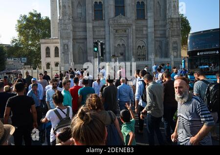 Istanbul Turkey Pedestrian Crossing Road Sign Stock Photo - Alamy