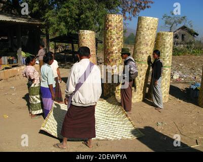 The local market on the coast of Inle lake, Myanmar Stock Photo - Alamy