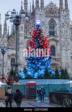Milan, Italy. 02nd Dec, 2020. Milan, illuminated Christmas tree in ...
