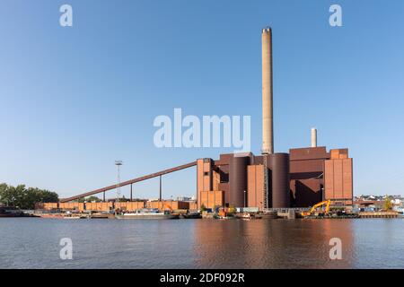 Hanasaari power plant of HELEN or Helsingin Energia with Sompasaari ...
