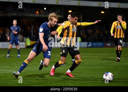 Cambridge United's Kyle Knoyle (left) and Scunthorpe United's Jem ...