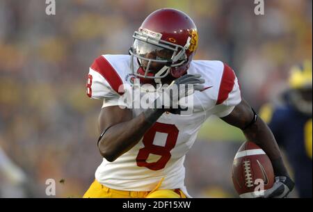 USC receiver Dwayne Jarrett scores on a 62-yard touchdown reception in ...