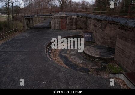 "Disappearing Gun" mount, Battery Mount Vernon, Fort Hunt Park ...