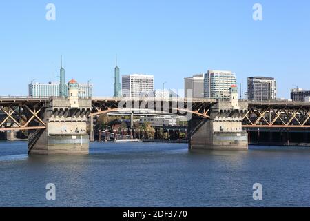 Portland, City of Bridges: Burnside Bridge Stock Photo - Alamy