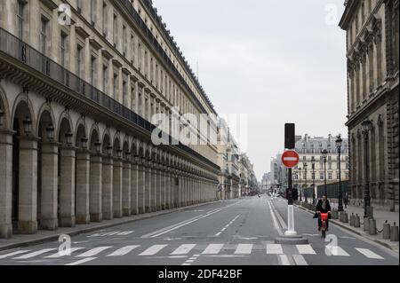 Illustration Paris is deserted ( on the rue de rivoli ) on march 17 ...