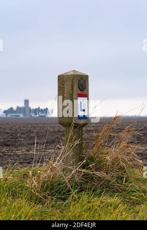 Original Lincoln Highway road markers in rural Illinois Stock Photo - Alamy