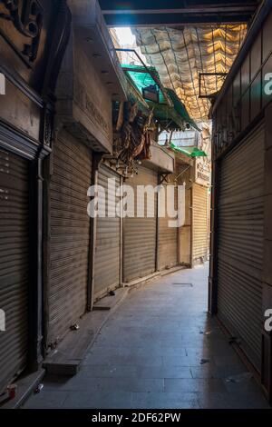 Alley at old historic Mamluk era Khan al-Khalili famous bazaar and souq ...