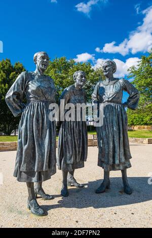 France, Finistere, Carhaix-Plouguer, statue of the Goadec Sisters by ...
