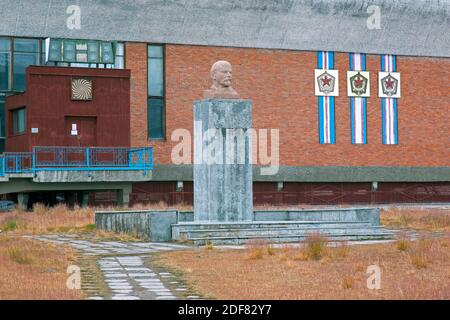 Statue of Lenin and sport and cultural centre at Pyramiden, abandoned ...