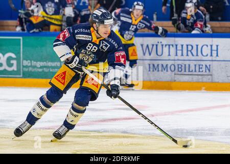 Sven Senteler #88 (EV Zug) - November 21, 2025 - National League, Regular Season, Ice Hockey ...