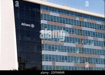 General view of Allianz assurance building in the Defense district, on ...