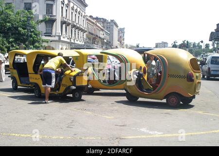 Old north American cars used in Cuba as Taxis: Almendron Stock Photo ...