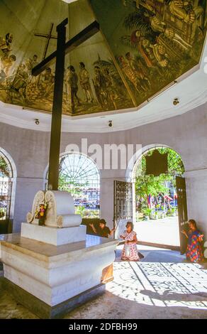 Magellan cross in the chapel by the Basilica Minore del Santo Niño in ...
