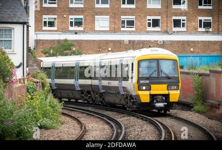 Southeastern class 465 electric commuter train waiting at London ...