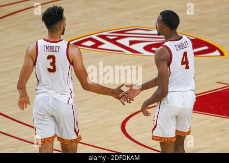 Southern California forward Isaiah Mobley (3) drives for the basket as ...