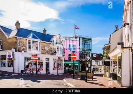 SHOPS AT THE PEDESTRIAN AREA OF COWES, ISLE OF WIGHT, ENGLAND, GREAT ...