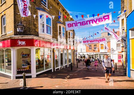 SHOPS AT THE PEDESTRIAN AREA OF COWES, ISLE OF WIGHT, ENGLAND, GREAT ...