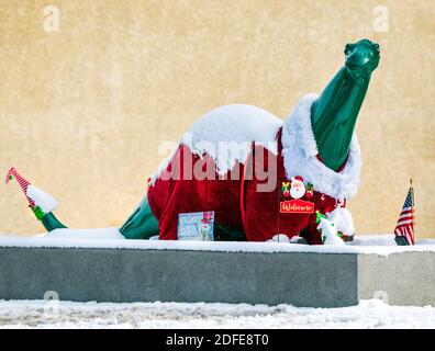 Dino, the Sinclair Oil dinosaur icon, decorated for Christmas at ...