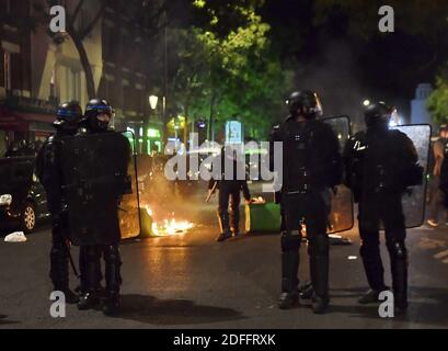Paris Saint Germain fans taunt French Riot Police outside PSG's Parc de ...