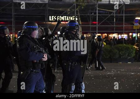 Paris Saint Germain fans taunt French Riot Police outside PSG's Parc de ...
