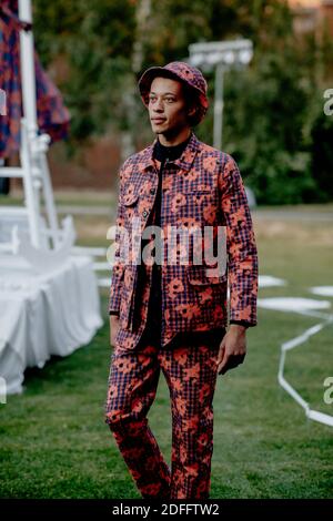 Street style, model during Henrick Vibskov Spring Summer 2021 show ...