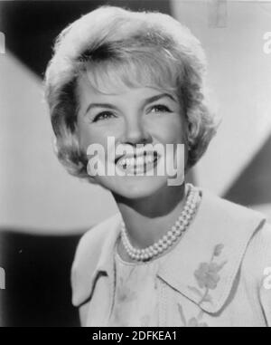 HELEN O'CONNELL (1920-1993) Promotional photo of American big band ...