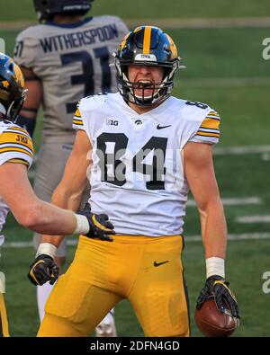 Iowa tight end Sam LaPorta (84) before an NCAA football game against ...