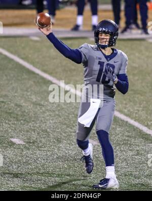 Illinois quarterback Brandon Peters (18) runs the ball in the first ...