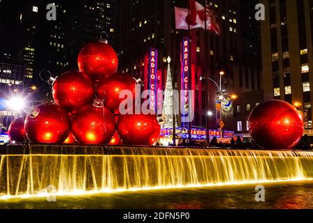 New York, NY, USA. 6th Aug, 2015. Bruce Springsteen, Patti Scialfa out ...