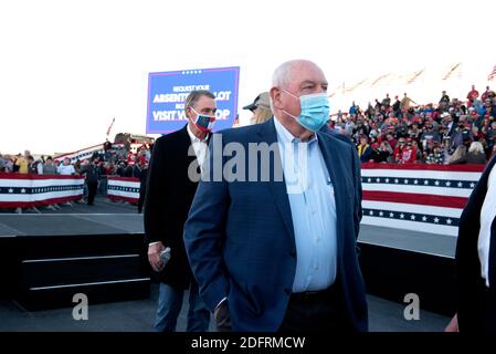Former Georgia Gov. Sonny Perdue, left, and his wife Mary Ruff thank ...