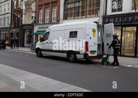 Loomis armoured van, cash handling company. Secure armored vehicle ...