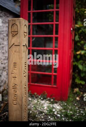 Clovelly sign post Stock Photo - Alamy