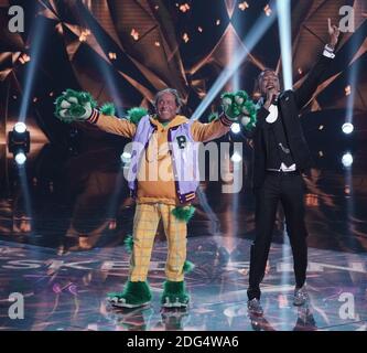 THE MASKED SINGER, Paul Anka (revealed as Broccoli), The Group C Finals ...