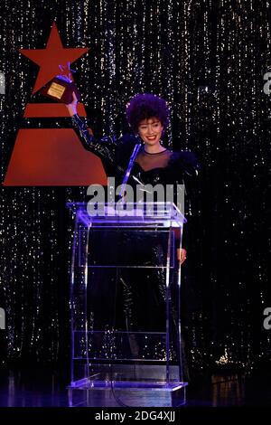 SELENA: THE SERIES, Christian Serratos as Selena Quintanilla, Dame Un ...