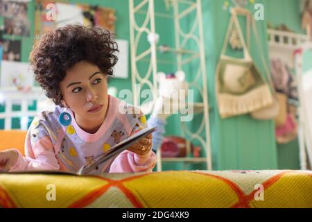 SELENA: THE SERIES, Christian Serratos as Selena Quintanilla, Dame Un ...