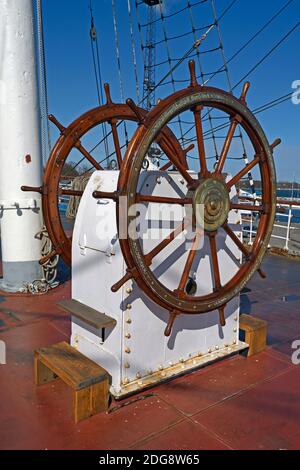 Steuerrad der Gorch Fock , Segelschiff, Segelschulschiff Stock Photo ...