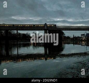 Kew railway bridge at dusk Stock Photo - Alamy
