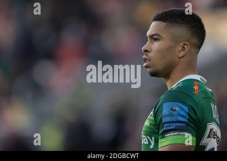 Ben Loader, Winger (London Irish) with the ball Stock Photo - Alamy