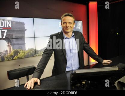 Loic Riviere, Monsieur Meteo de BFMTV pose dans les locaux de BFM/RMC a ...