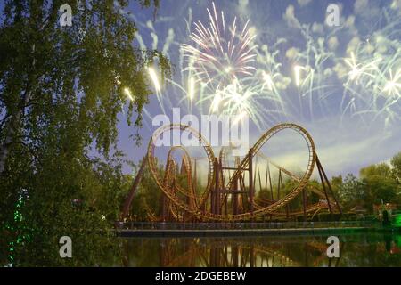 Un feu d'artifice est organise a l'occasion de l'inauguration de la ...
