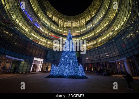 The Christmas tree outside the Bloomberg Tower on Beacon Court in New ...