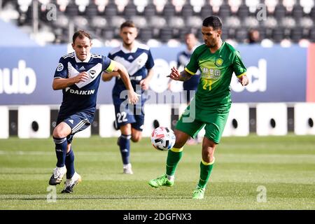 Spanish football player Jonathan Viera, right, of Beijing Sinobo Guoan ...