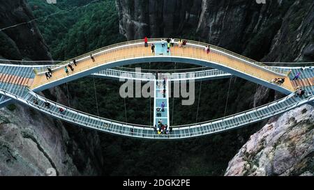 --File--The "Ruyi Bridge" in the Shenxianju Scenic Area in Xianju ...