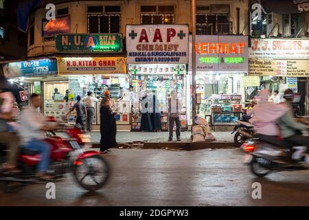 The Mohammed Ali Road neighbourhood thronging with pedestrians and ...