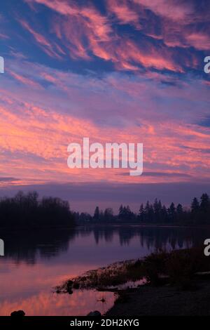 Willamette River sunset, Sunset Park, Keizer, Oregon Stock Photo - Alamy