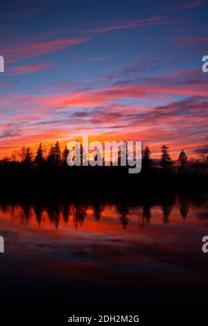 Willamette River sunset, Sunset Park, Keizer, Oregon Stock Photo - Alamy