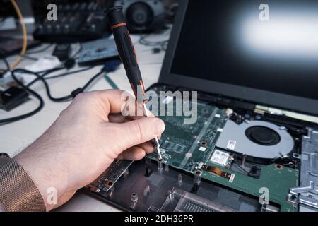 an opened notebook is repaired in a computer workshop Stock Photo - Alamy