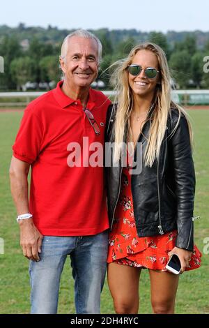 Thomas Rinderknecht et une invitee assistent a la Coupe Diane Barriere ...